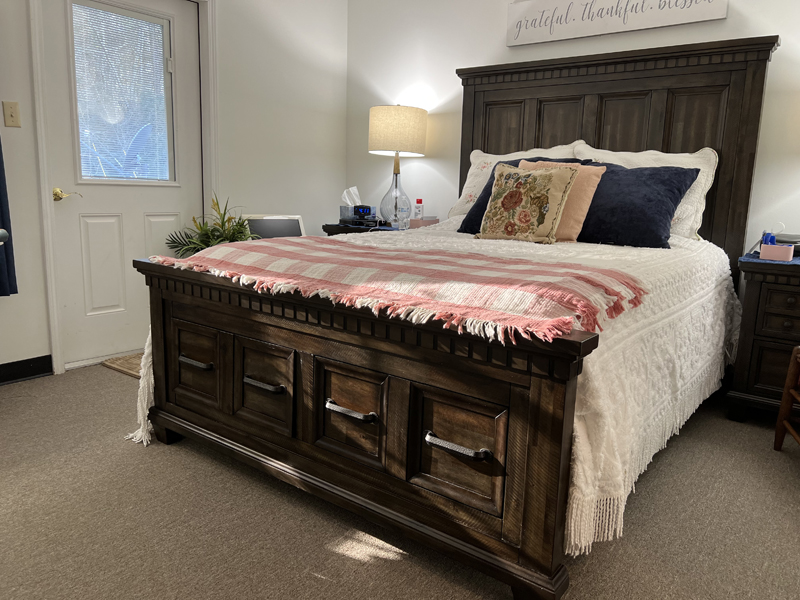 Suites & Amenities | Covington Ridge Retirement Home